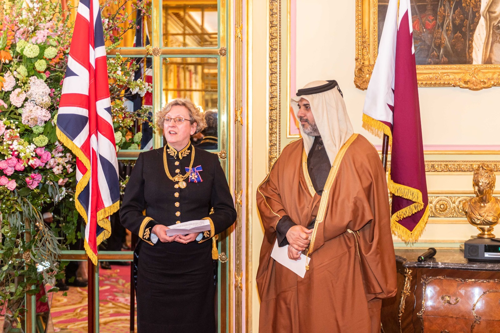 Queen of Britain Receives Credentials of Qatar's Ambassador